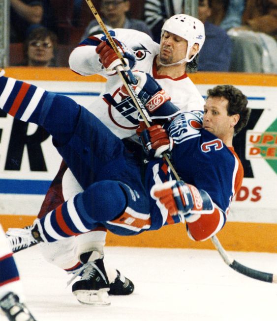 Hockey Players vs Soccer Players: Key Differences Compared
